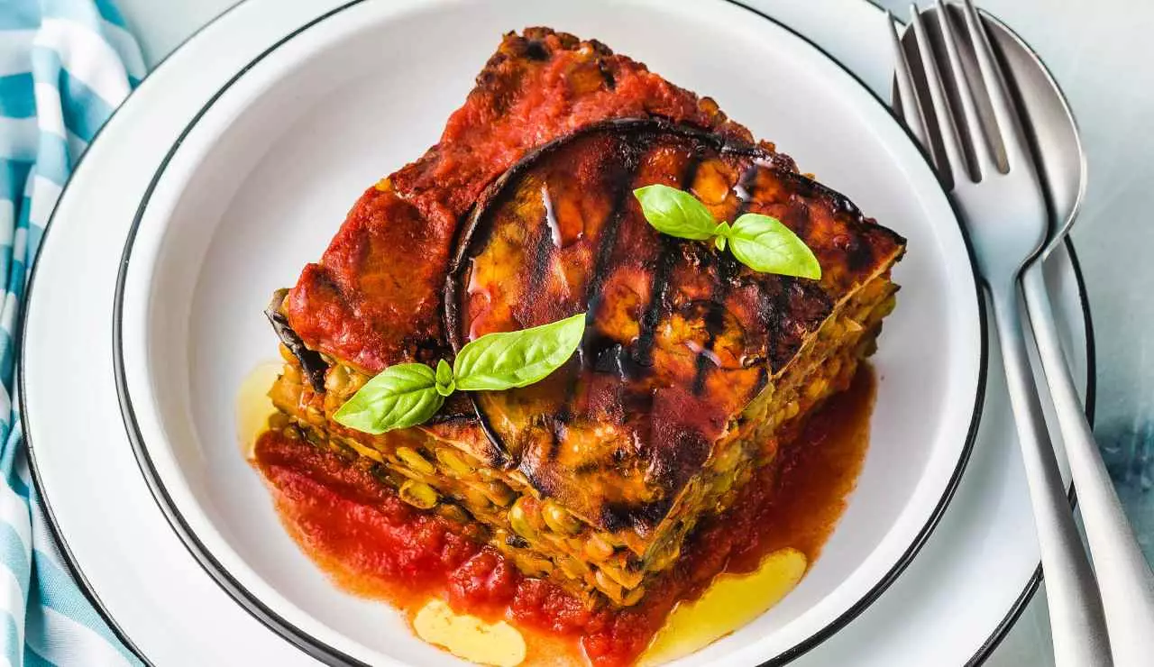 Aubergine lasagna la dubay | Sare fudud oo dhadhan fiican leh