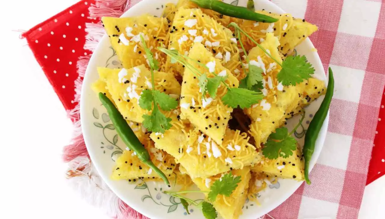 Kekerertjiepastei met feta en aromatiese kruie | Smaaklik en smaaklik