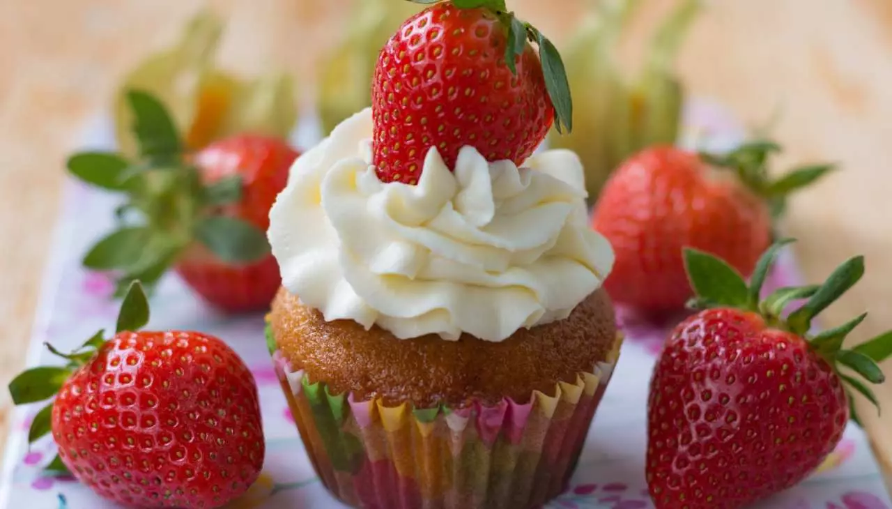 Coconut and strawberry muffins | Super soft and delicate