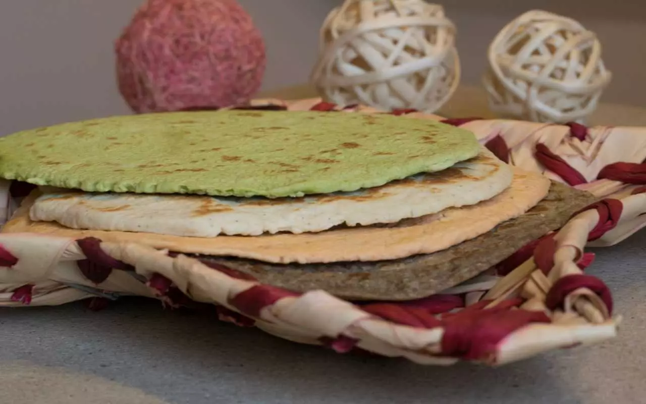 ผักโขม piadina | เหมาะสำหรับใส่ชีสหรือเนื้อย่าง