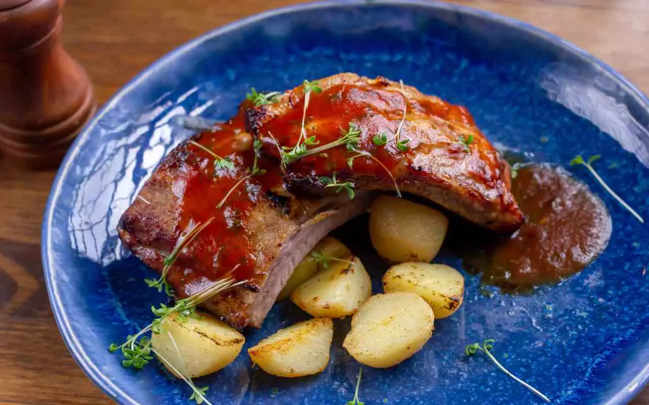 Pork ribs with potatoes | Single dish with the addition of a side dish