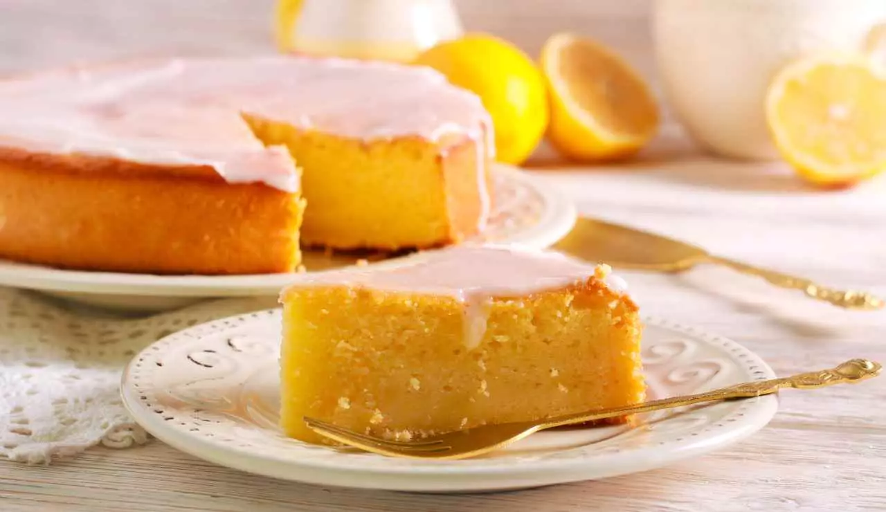 Creamy ricotta and lemon cake | ភាពល្អនៃរដូវក្តៅដែលមិនអាចប្រៀបផ្ទឹមបាន។ 32615_1