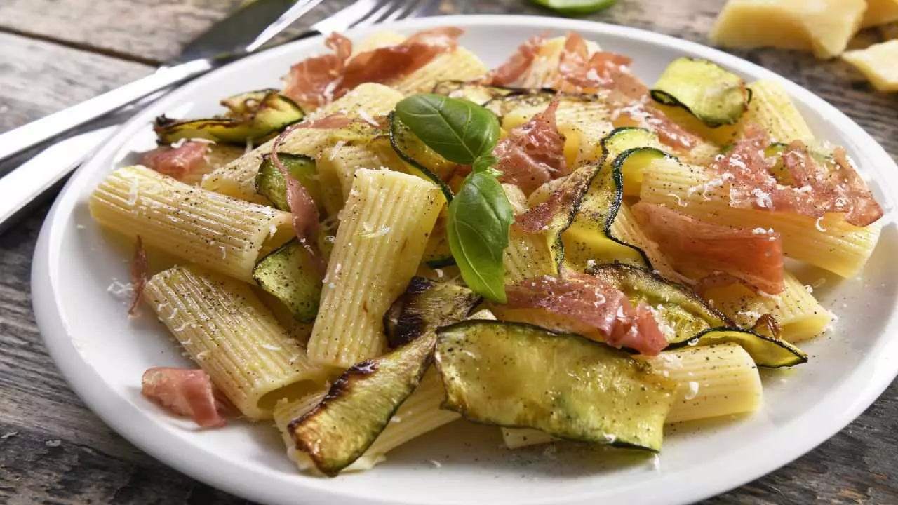 Pasta con cabaciño e parmesano | Perfecto para desfrutar quente ou frío