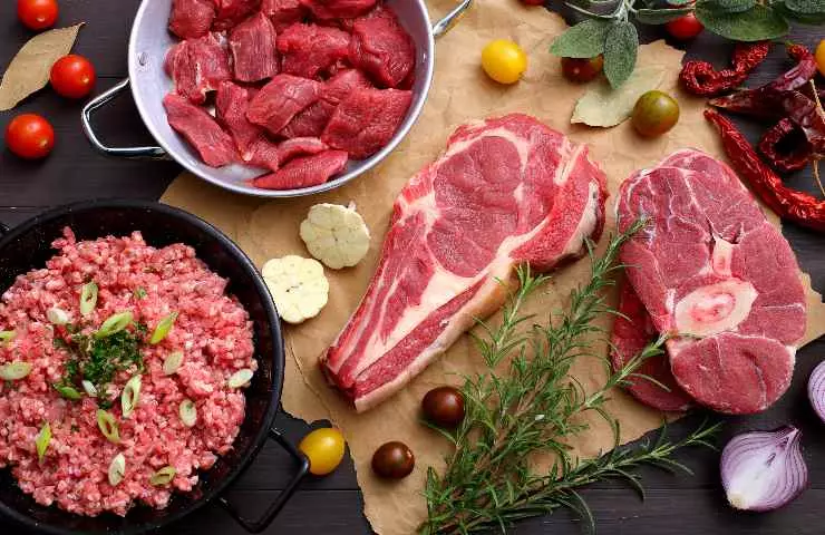 Употребление сырого мяса сопряжено с риском