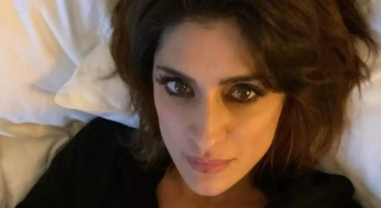 Elisa Isoardi බලාපොරොත්තු සුන්වීම් වලට මේ ආකාරයෙන් ප්‍රතිචාර දක්වයි | ඩිග් එක මීඩියාසෙට් එකට වදිනවද?