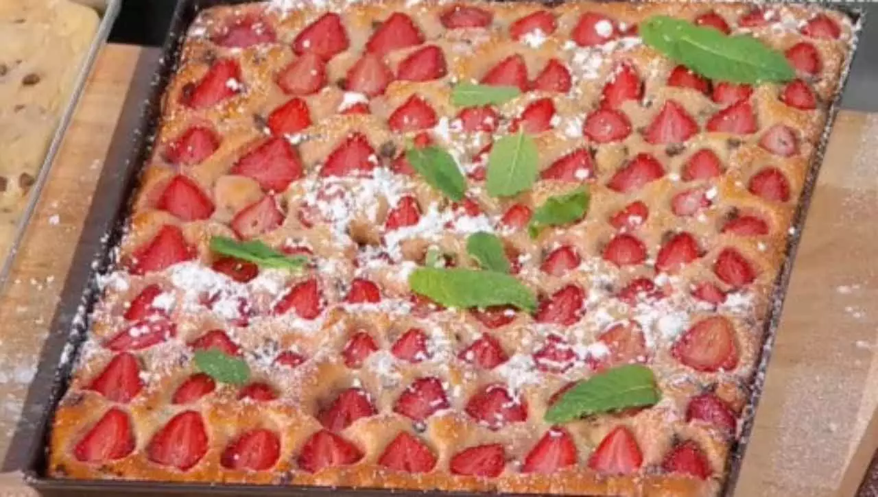 Focaccia suamalie ma strawberries ma sukalati | Resipi saunia e Fulvio Marino 32786_1