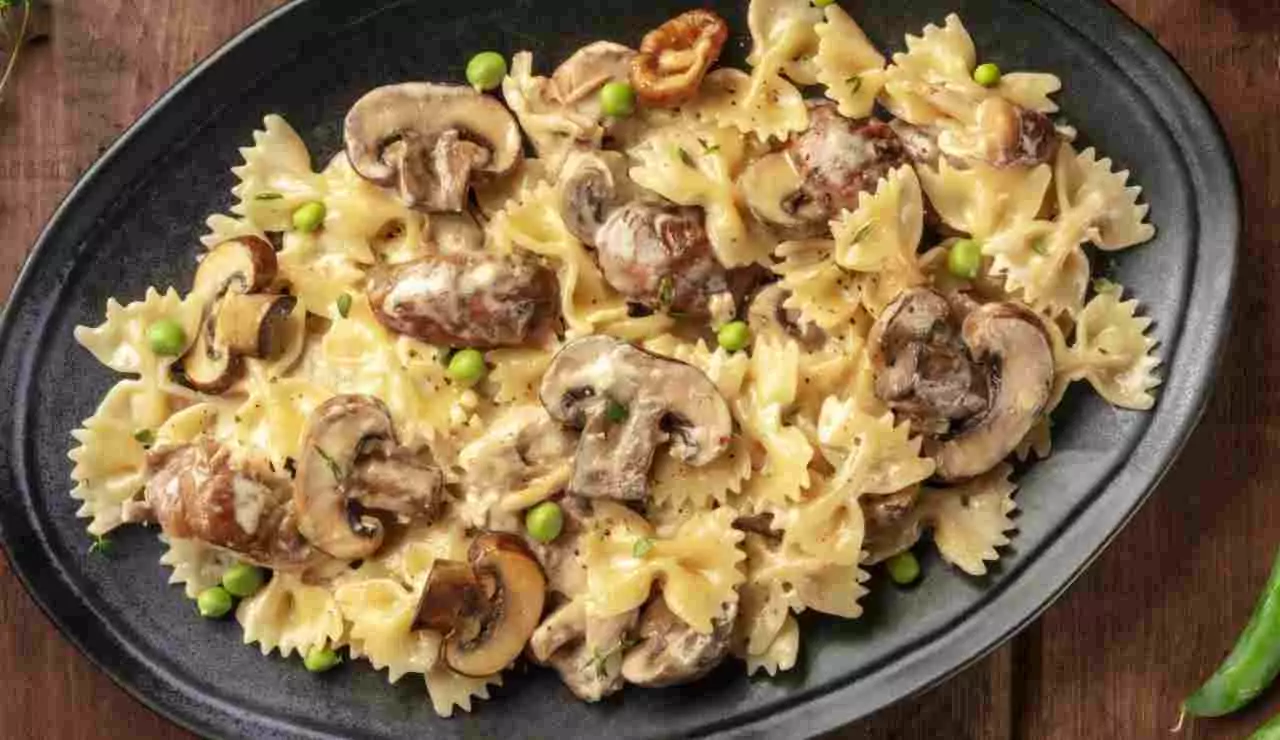 Boscaiola creamy farfalle | Ho bonolo ebile ho monate joalo ka tse seng kae