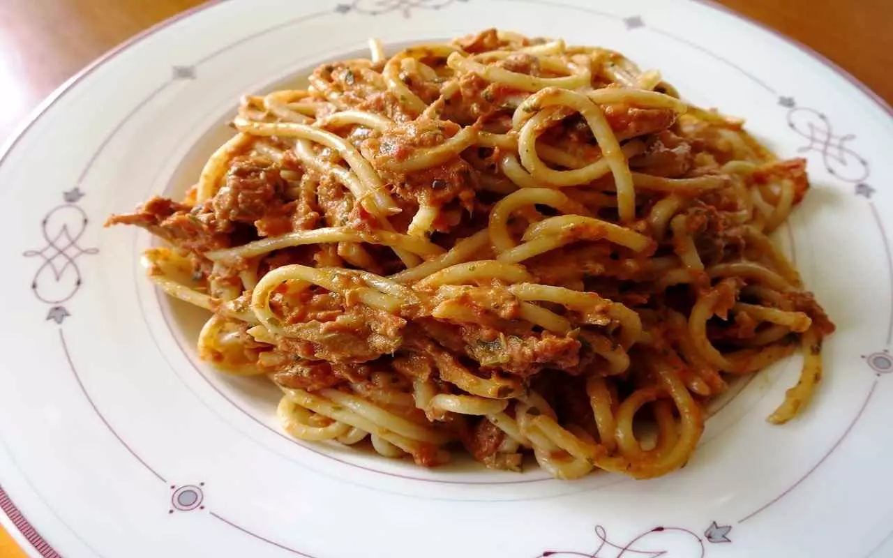 çəllək gurnard raqu ilə spagetti | Təmizlənmiş birinci kurs