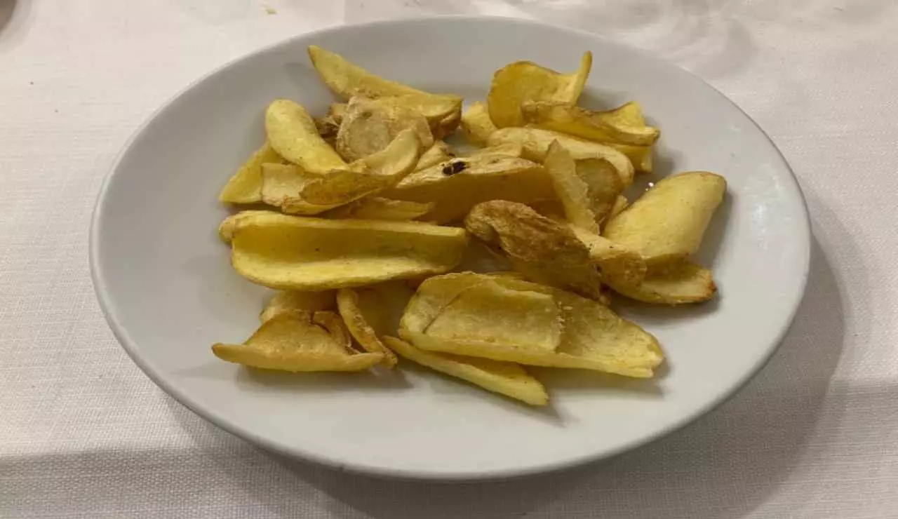 Curry Qos yaj ywm Chips hauv Cua Fryer | irresistibly crunchy