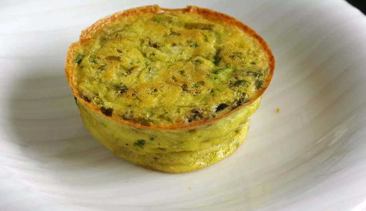 Asparagus dị ụtọ na speck puddings | a na-atọ ụtọ na tọrọ ụtọ appetizer