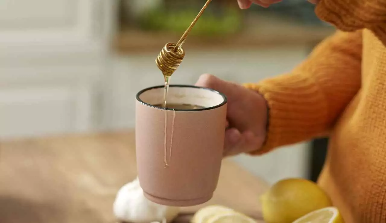 Бул жерде бир ингредиенттүү рецепт басып чыгаруу менен эң эффективдүү детокс чөп чай