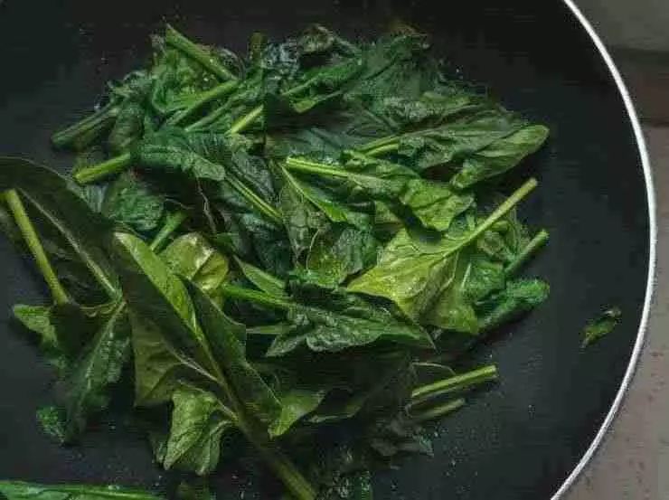 Imiqulu ye-crepes kunye nesipinatshi kunye ne-ricotta yobisi lwegusha