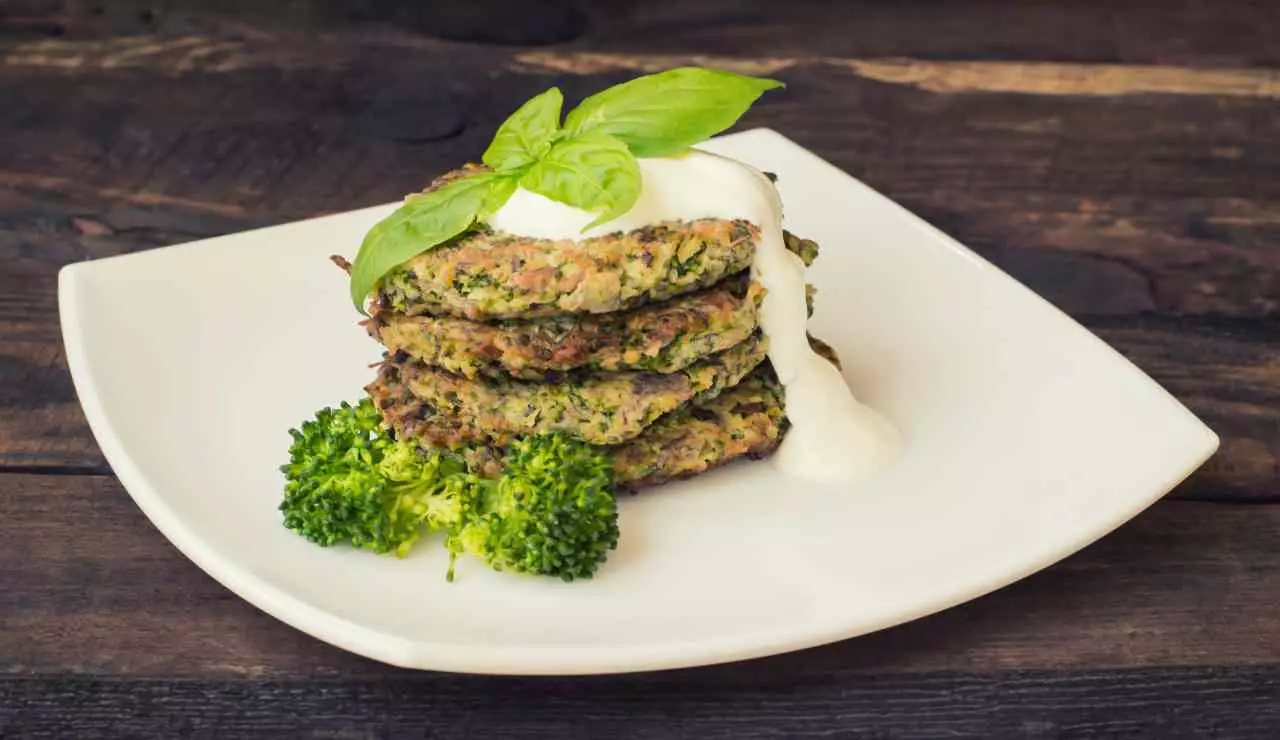 Blomkåls- och broccolipankakor | utsökt för en fantastisk aperitif