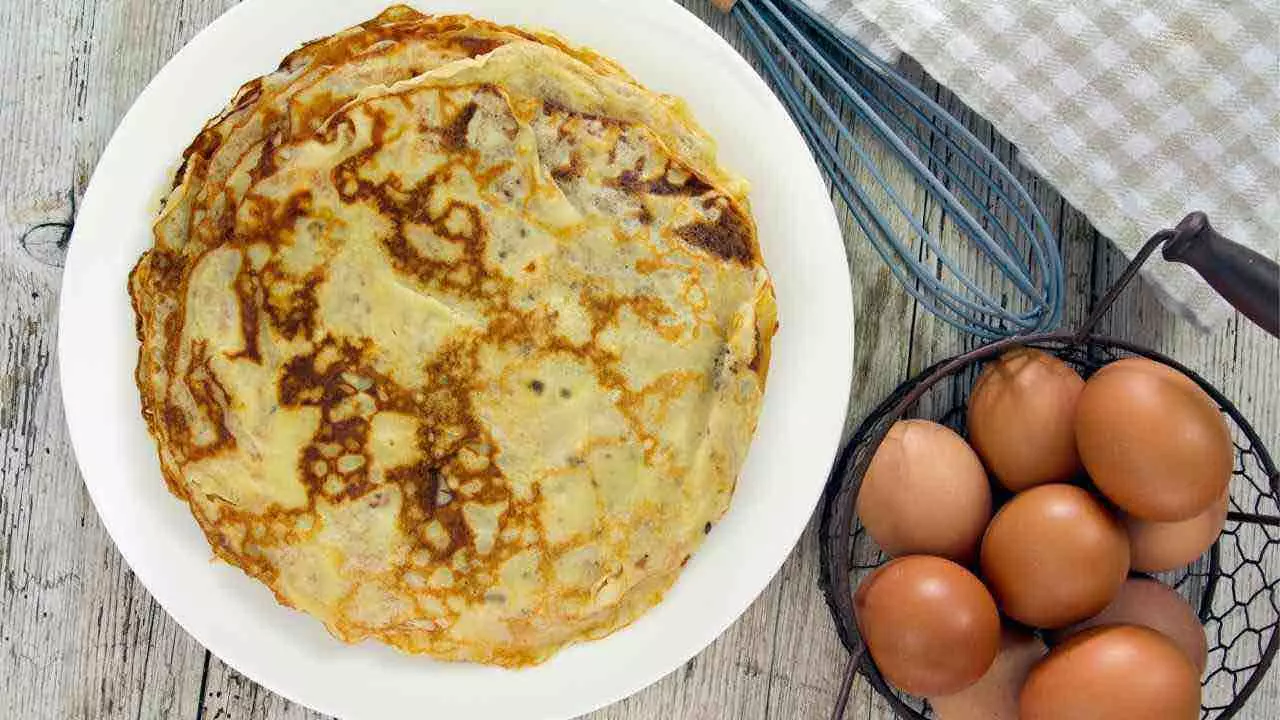 Njira yopangira ma crepes abwino kukhitchini, kuyambira okoma mpaka okoma