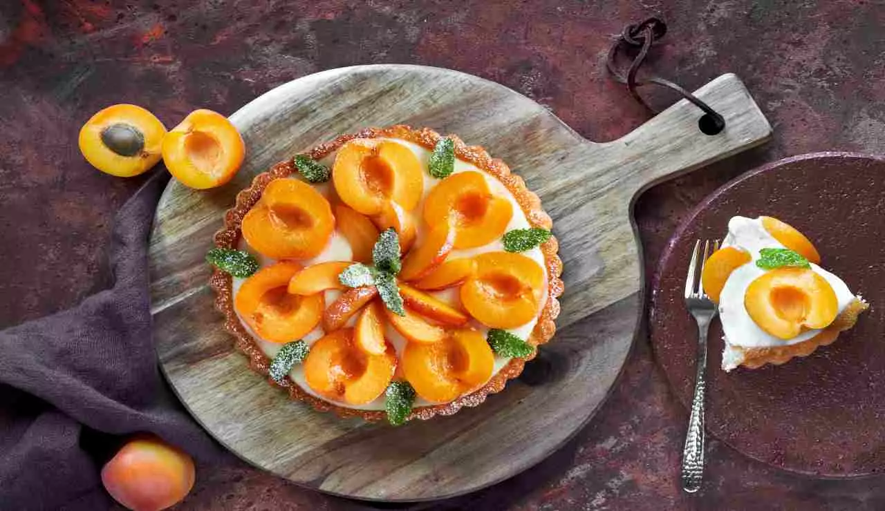 Tart krim cepet karo mascarpone lan peaches | siap ing wektu cendhak