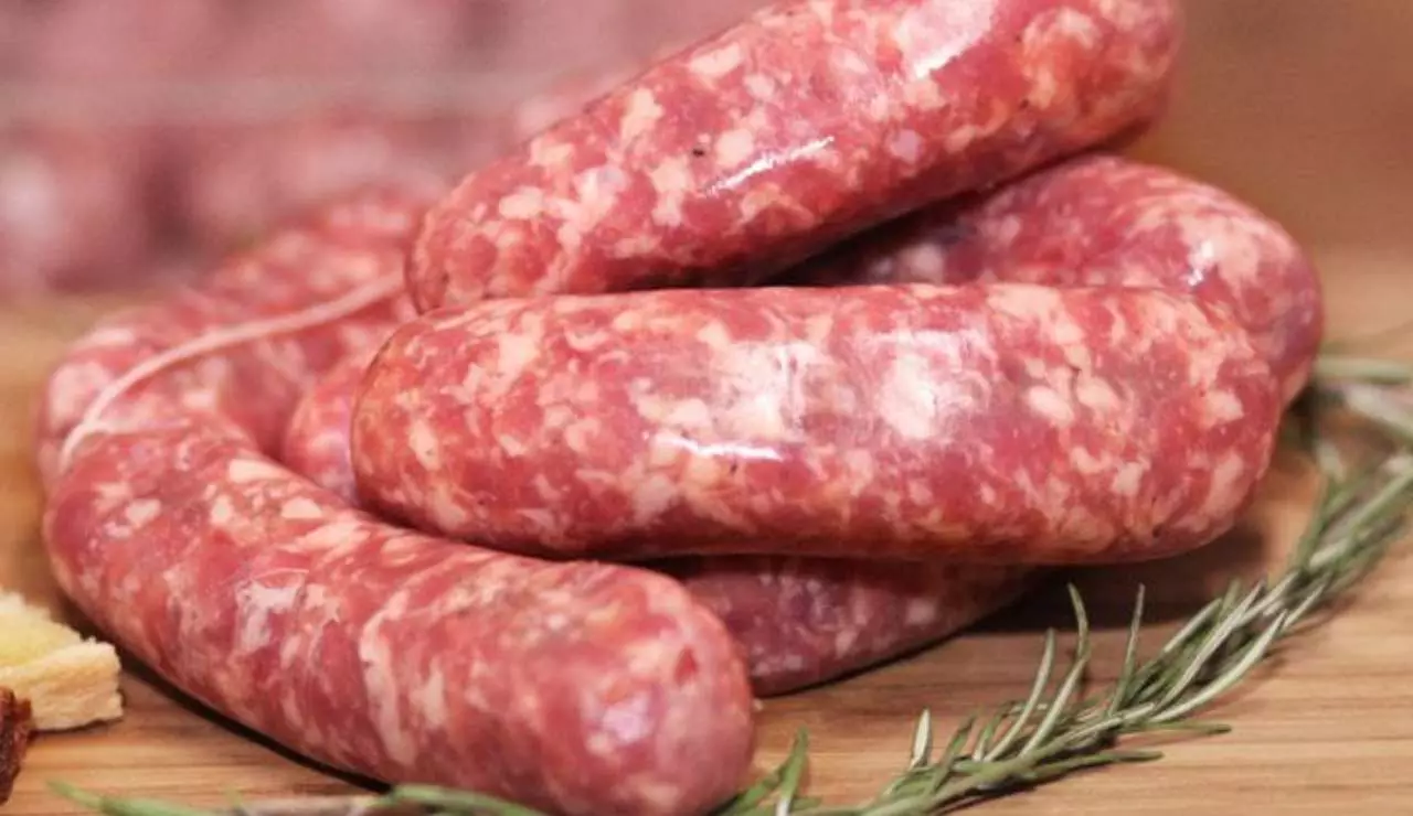 Ajoutez de la saucisse à cette fabuleuse recette sicilienne | Vous ne pourrez plus vous en passer !