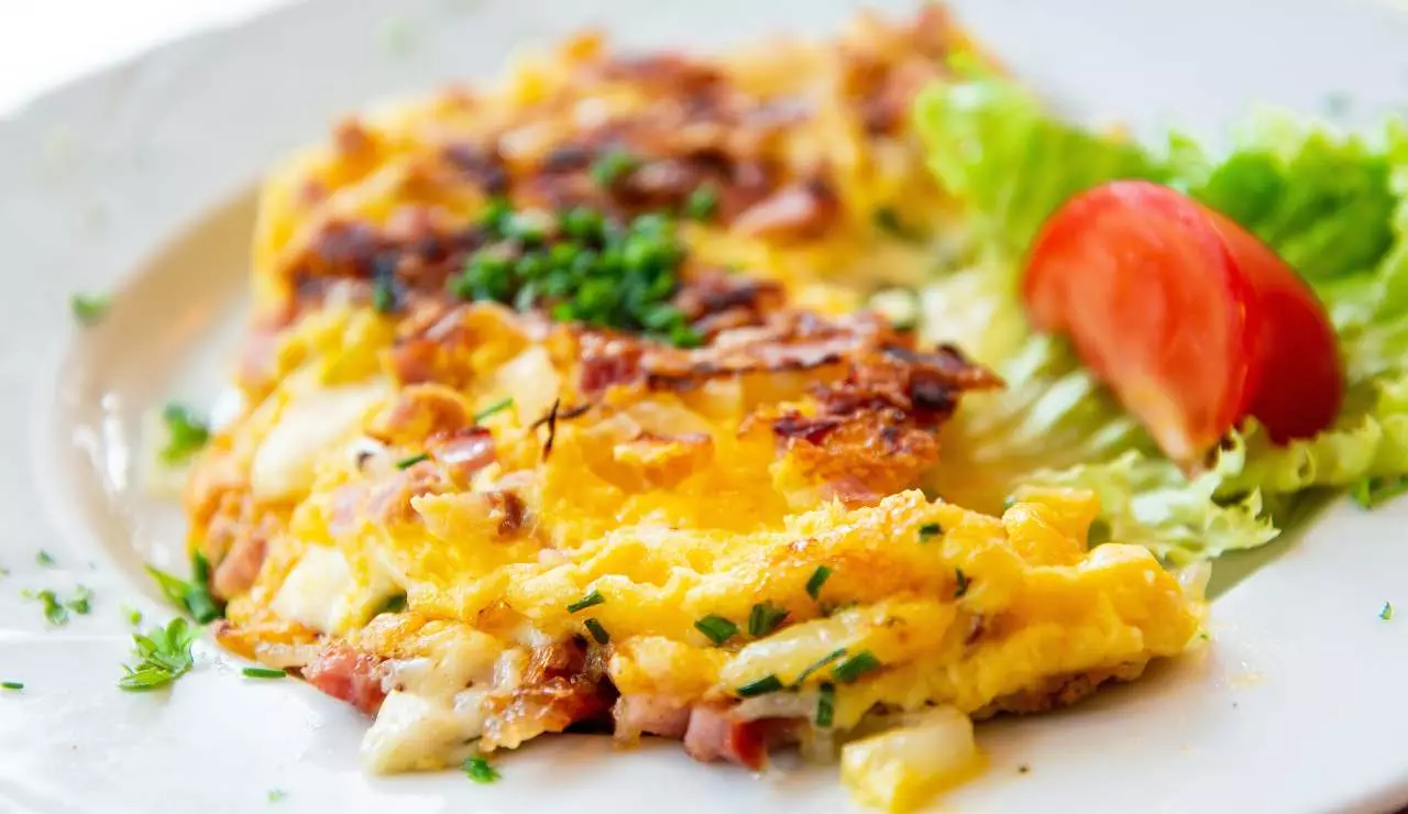 To ni preprosta omleta, ampak bogata in okusna jed za hitro večerjo 33170_1