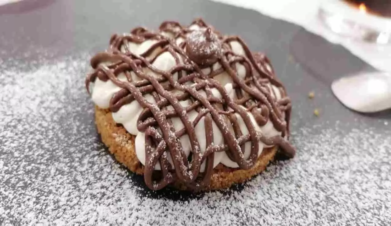 Mini gâteau au fromage avec ricotta et glaçage au chocolat | prêt en 20 minutes