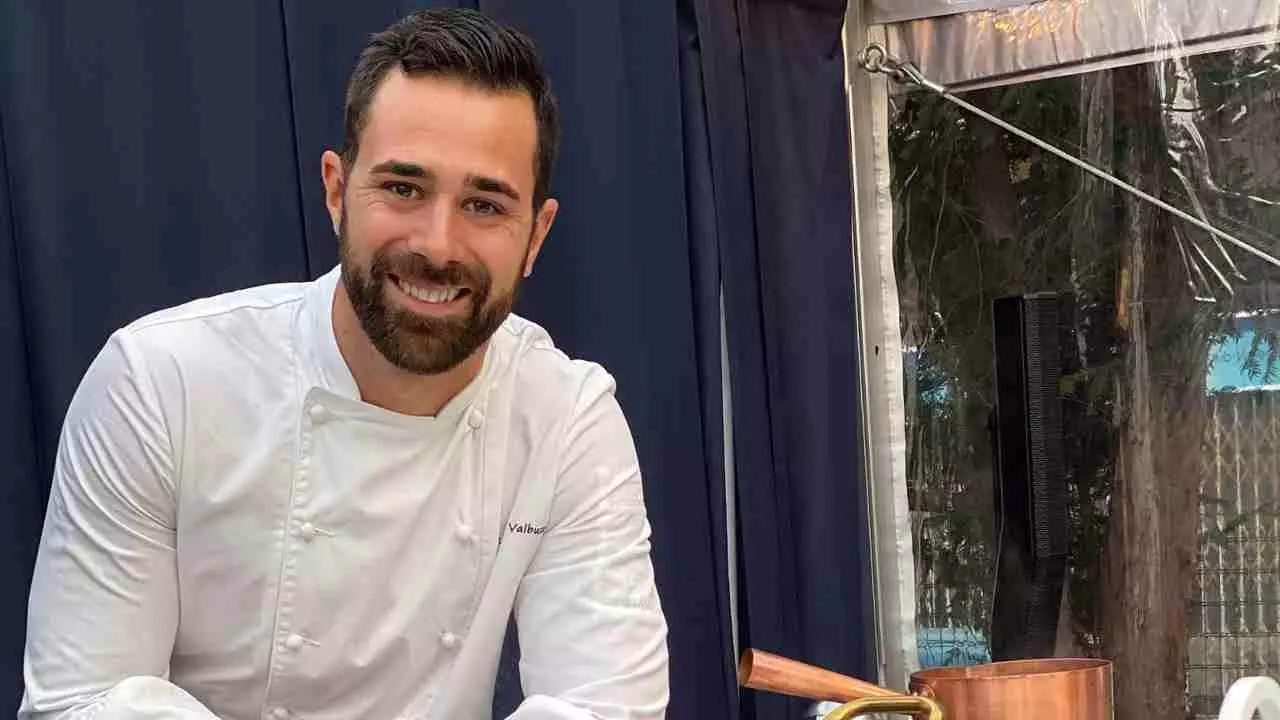 Roberto Valbuzzi, voici qui vient dîner : une vraie star dans son restaurant | PHOTO