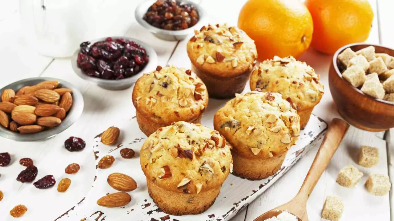 Orange muffin pẹlu almondi | Awọn ina ati ni ilera ohunelo