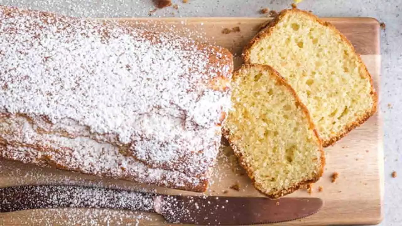 Pruimencake met kokos en citroen, het eiwitdessert om je goed in te voelen