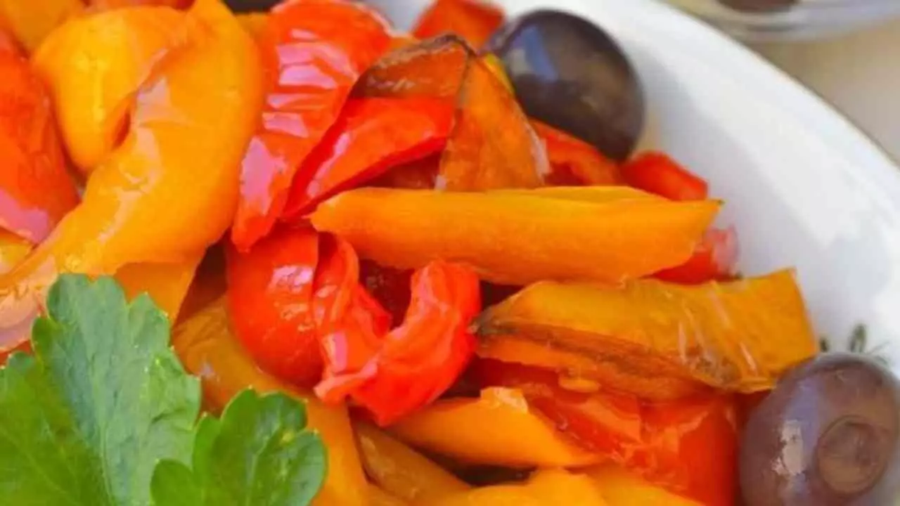 Pimentos fritos com azeitonas Gaeta, preparação de receitas 3325_1