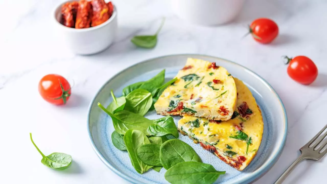 Tortilla tomate lehorrak eta espinakak | Gustu eztanda bat