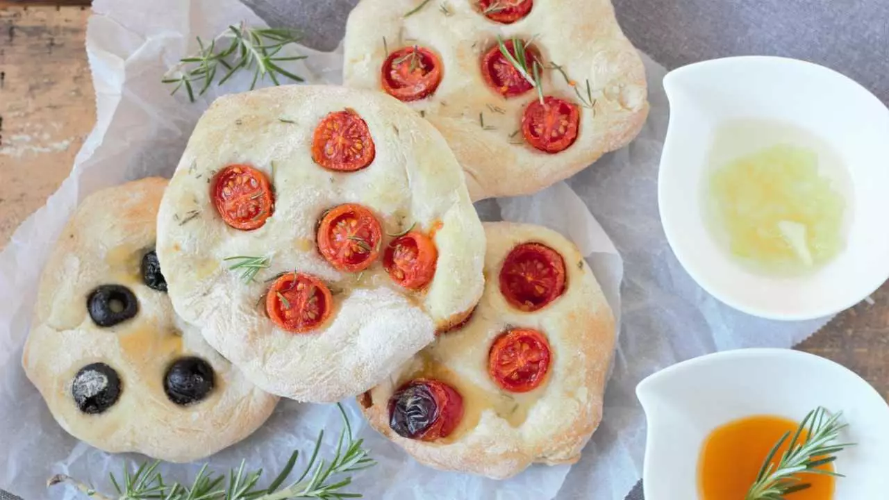 Focaccia med tomater og oliven | Den lækre middag, der glæder alle