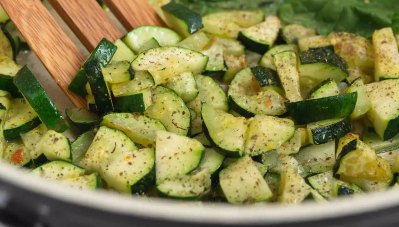 zucchini goreng karo pesto | Cepet lan kebak rasa