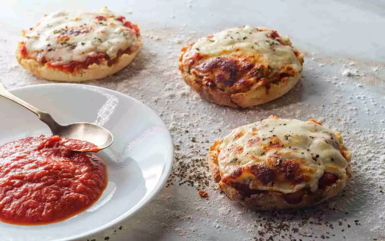 Pizza muffins | Pizza ni ọna "kere".