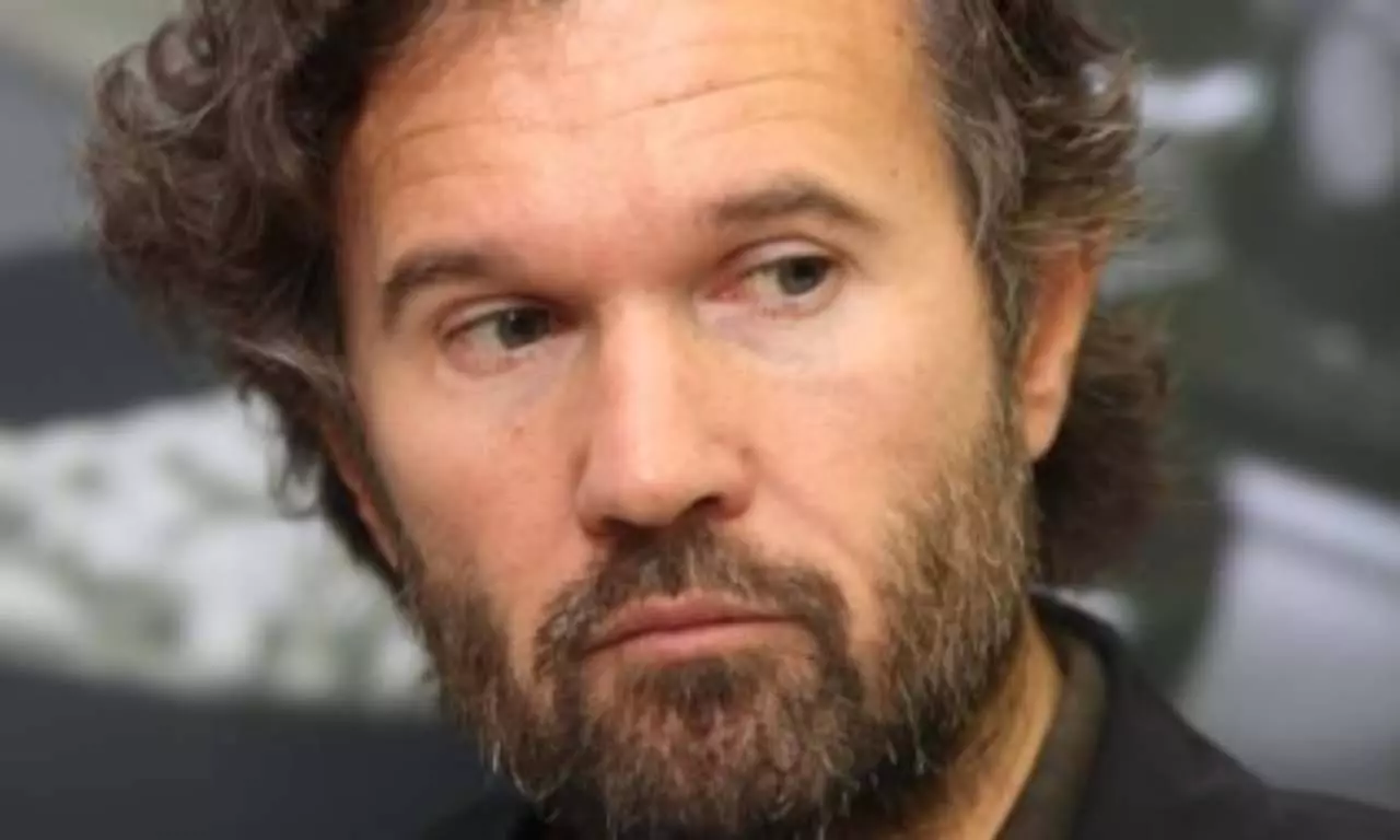 Carlo Cracco, mpivady malaza, dia mamandrika ny efitrano iray manontolo: sakafo hariva sy fanomezana mahatalanjona