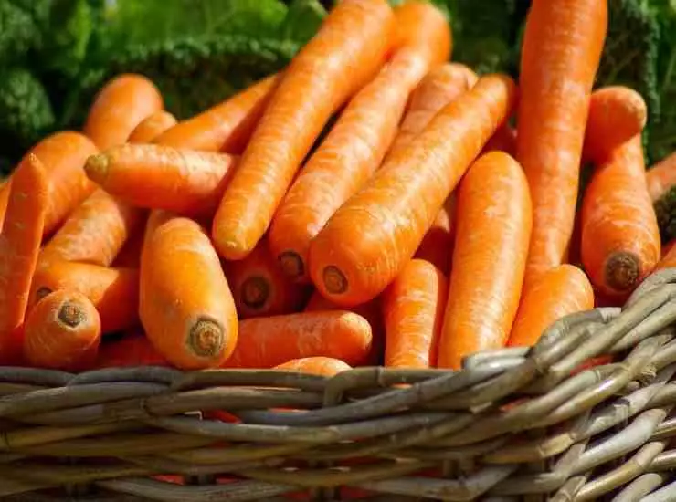 Karamellisoituja porkkanoita pannussa KUVA reseptiprintti