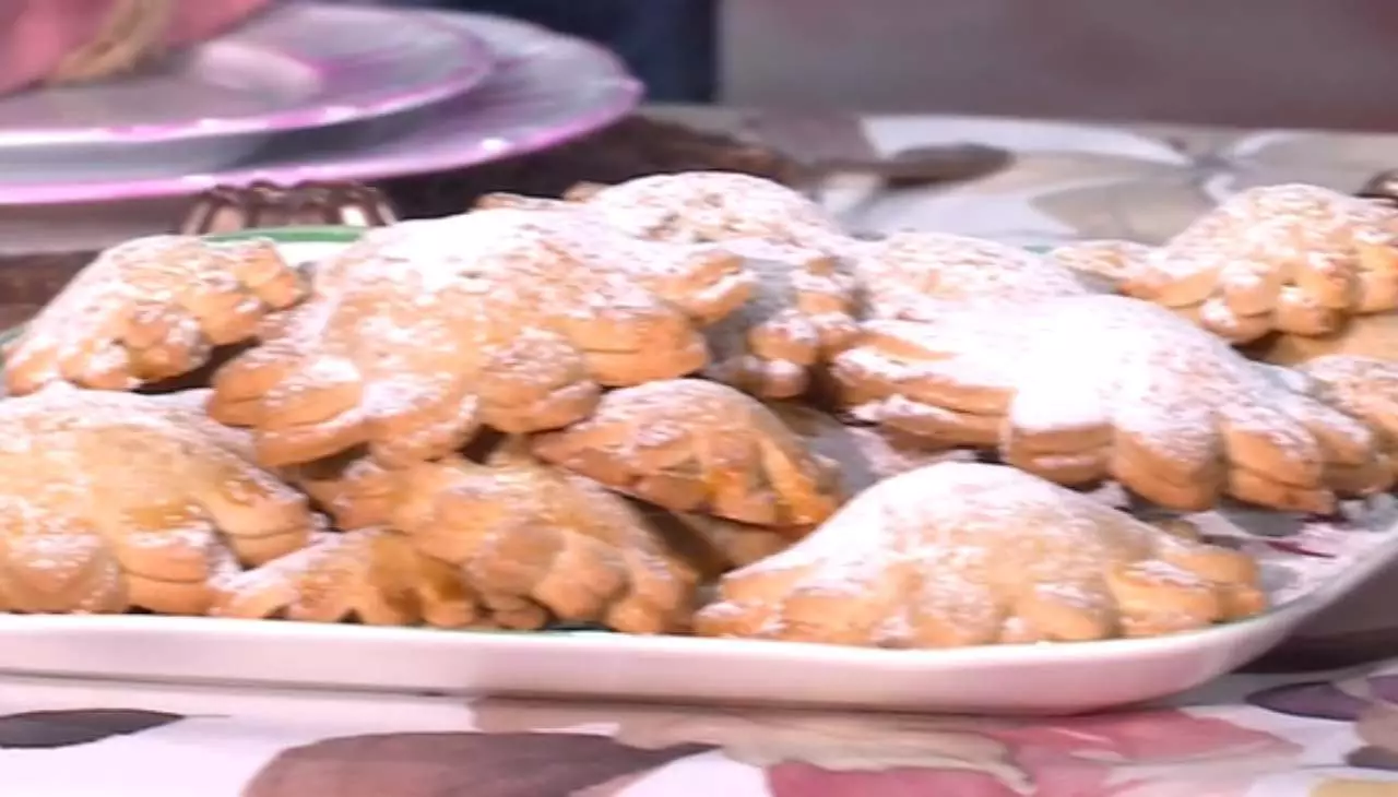 Det er altid middag | Opskrift af kokken Zia Cri | Æbleblomstkiks