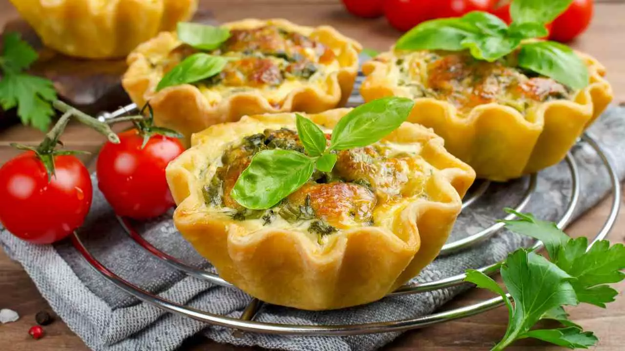 Baskets of shortcrust pastry with vegetables for a quick and tasty appetizer