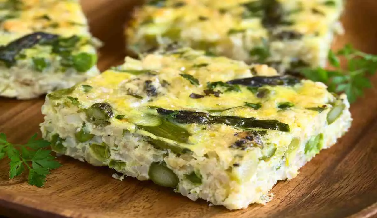 Risotto omelette bil-krema tal-asparagu asiago