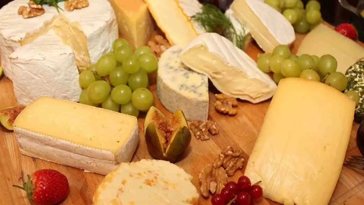 Less caloric cheeses, which are the lightest: the ranking