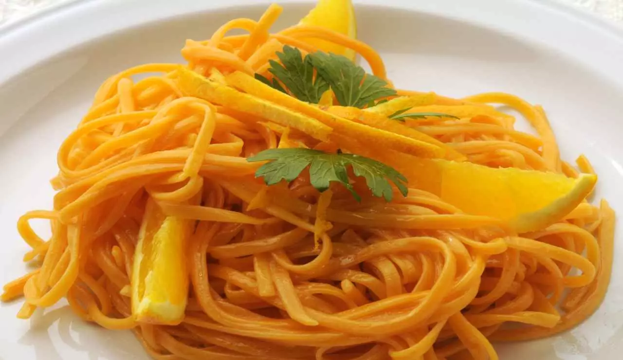 નારંગી સાથે linguine