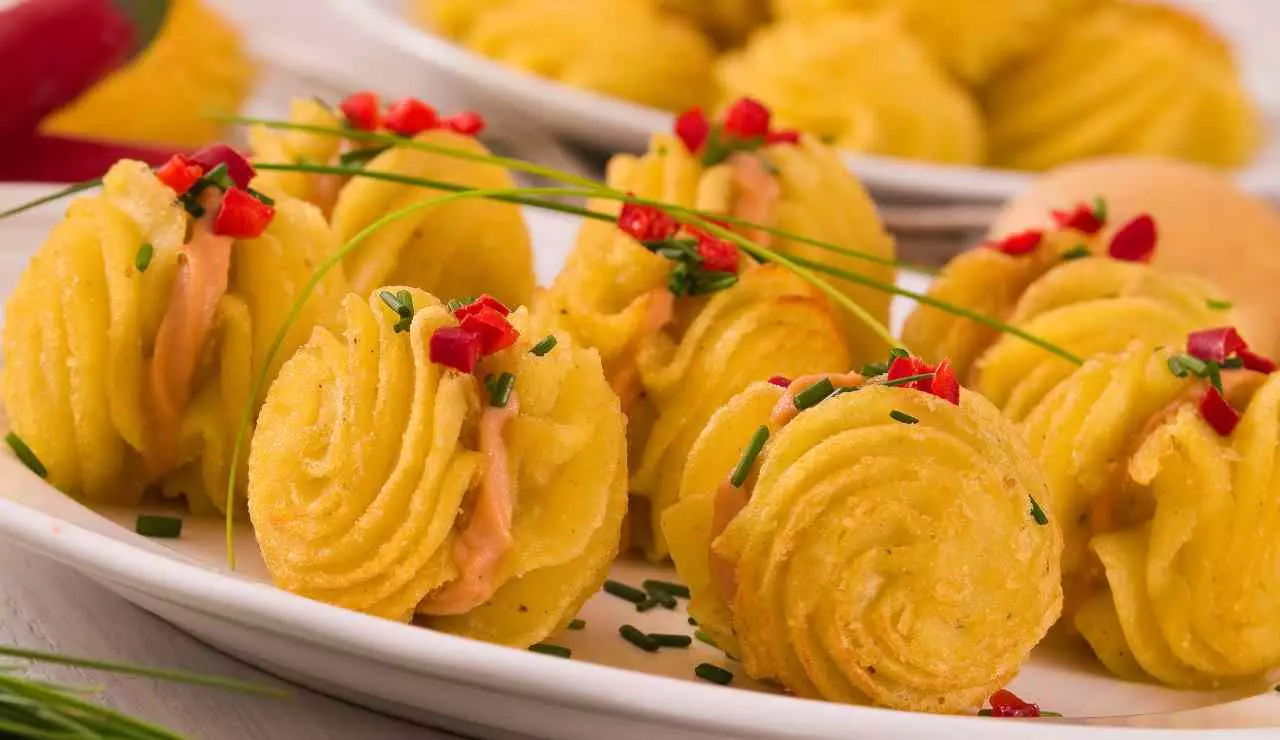 Beijinhos de batata com salmão e creme de malagueta | uma verdadeira bondade