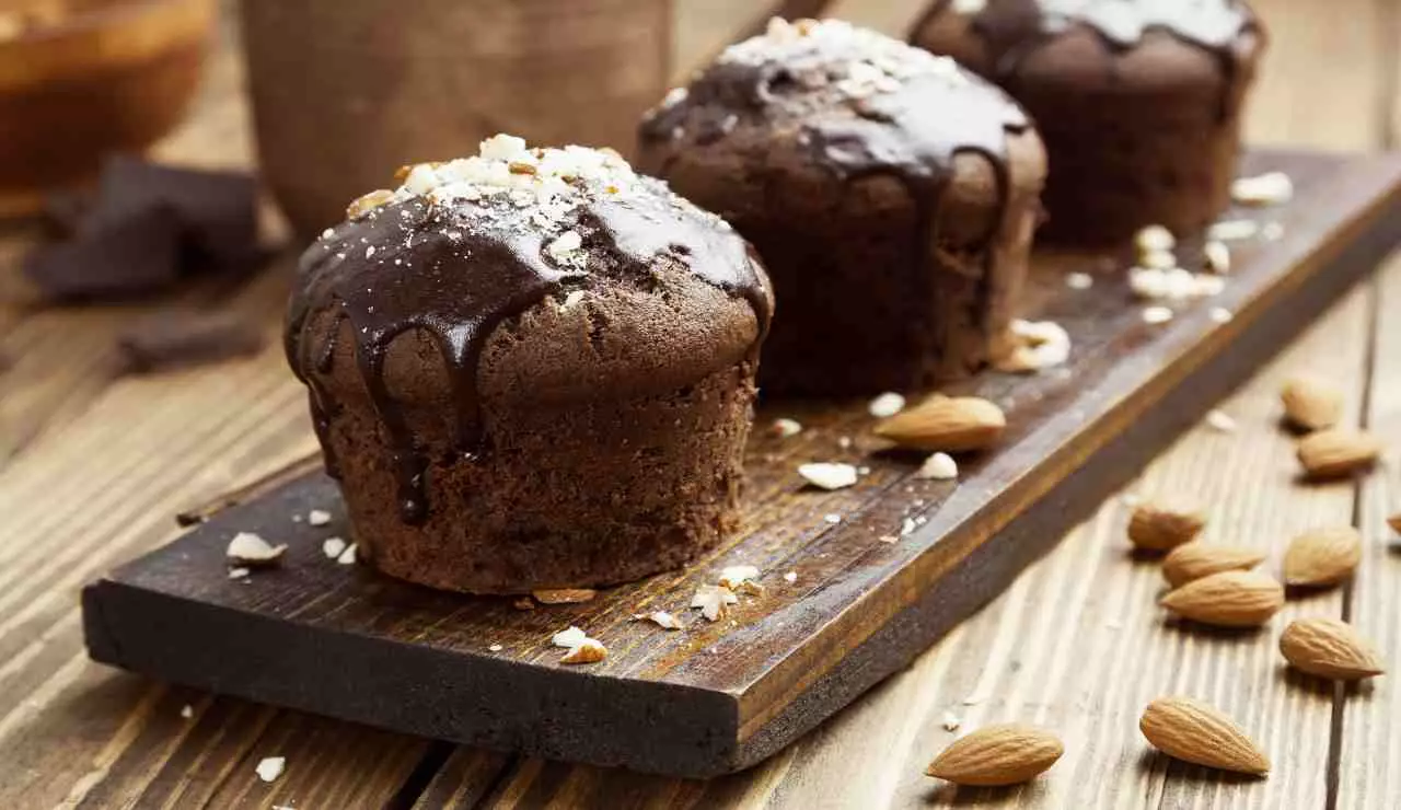 3 muffins de chocolate sin huevo y mantequilla