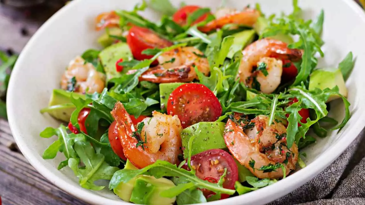 Saladi ya Shrimp ndi avocado | Zatsopano, zopepuka komanso zosakhwima