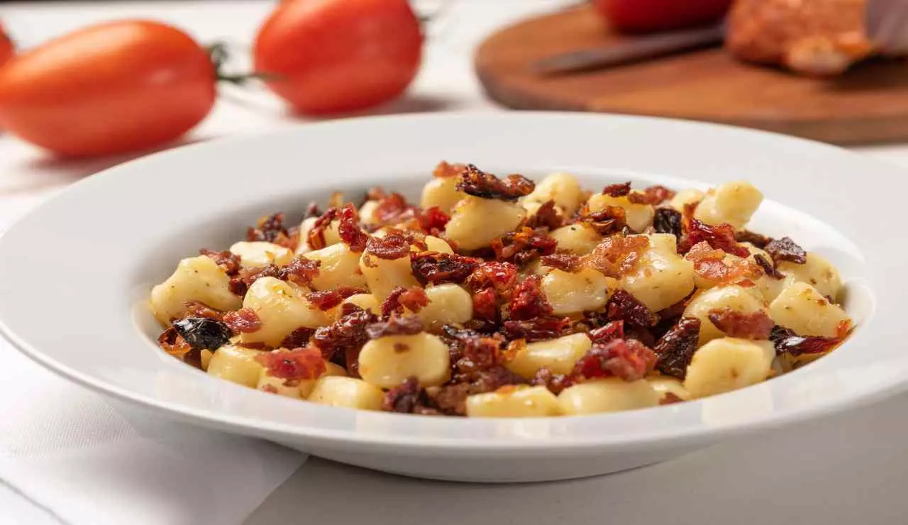 Chickpea gnocchi in beer sauce with bacon