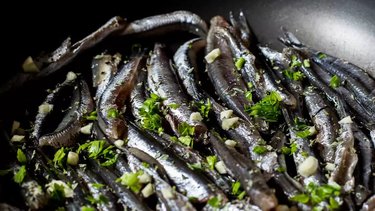 Anchovies qelandî, awayê xweş a girtina Omega 3