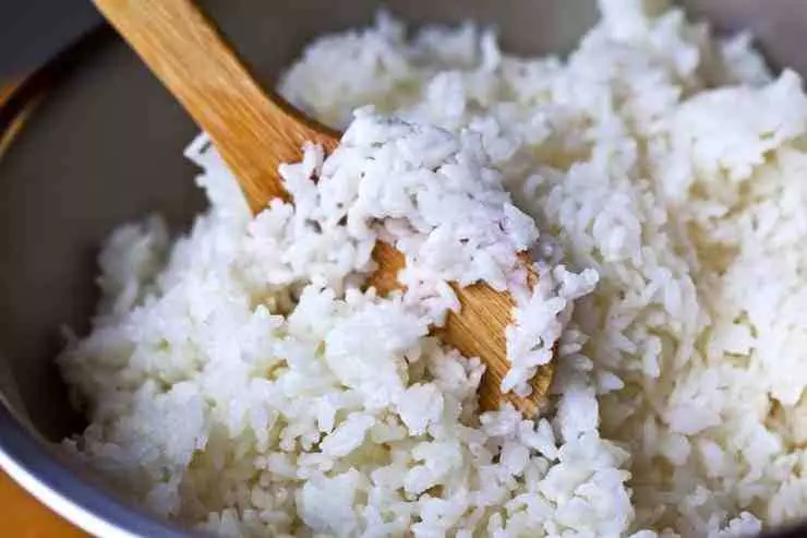 Täytetyn riisin suolainen piirakka