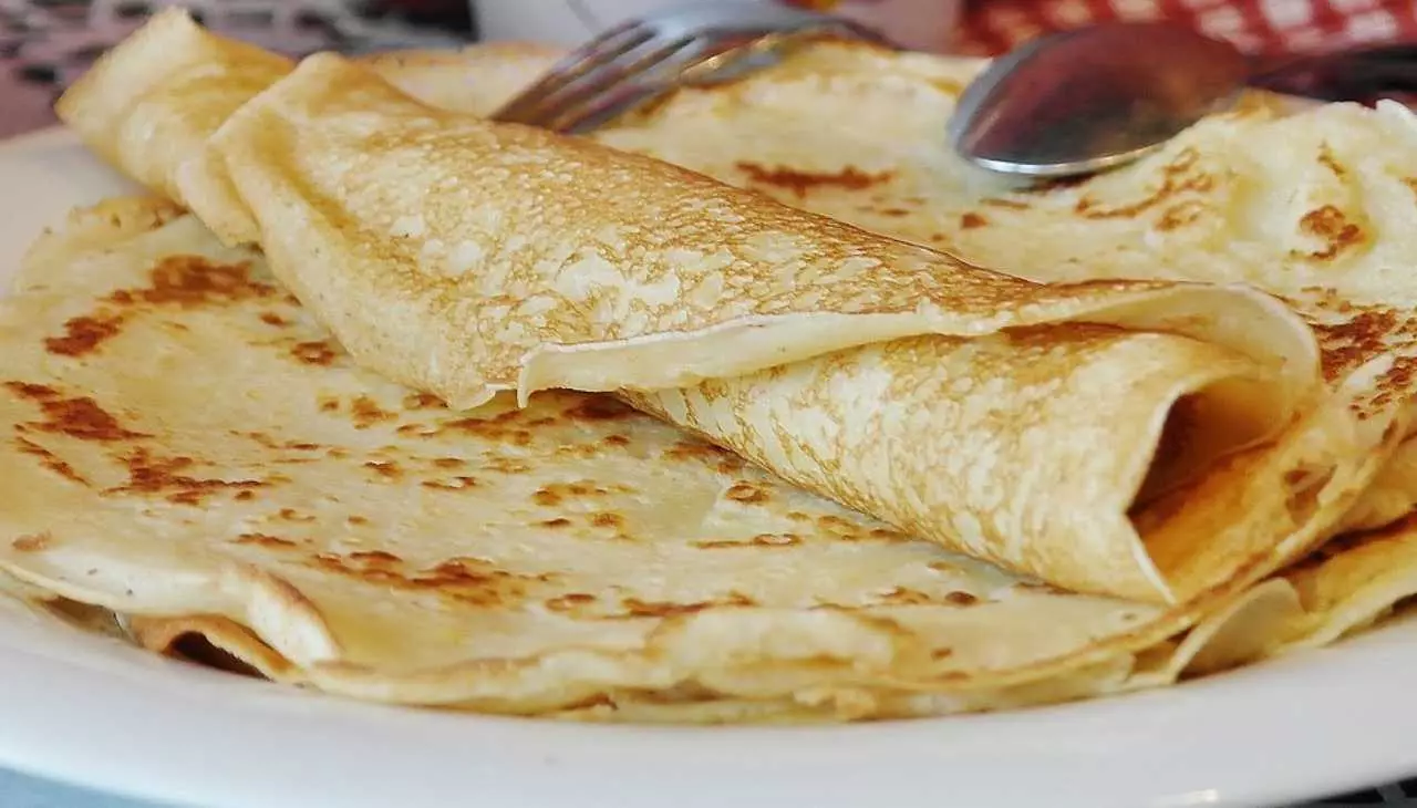 Super gaan nga crepes | Ang dali ug sayon nga resipe nga walay mga itlog