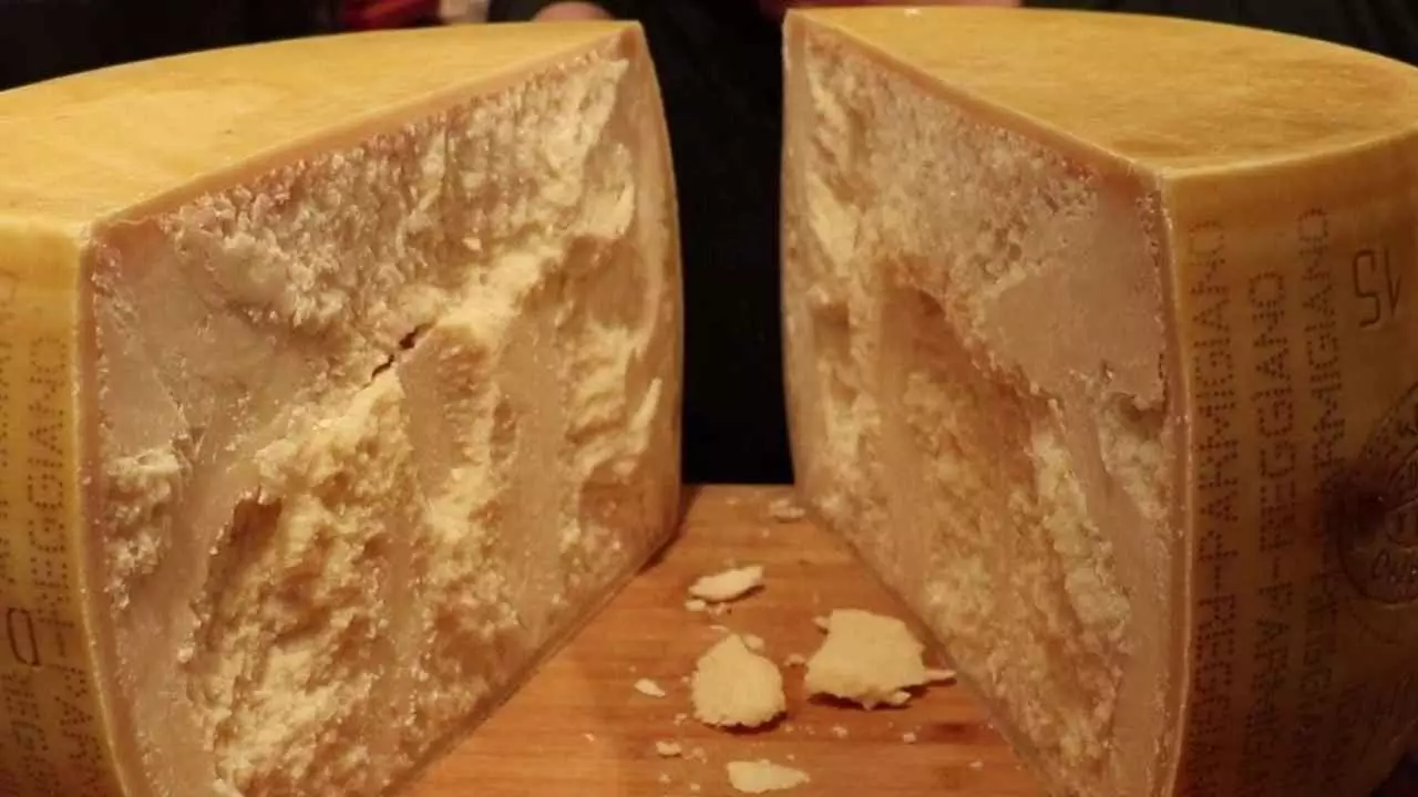 Parmigiano Reggiano, πώς να το αποθηκεύσετε: οι καλύτερες συμβουλές