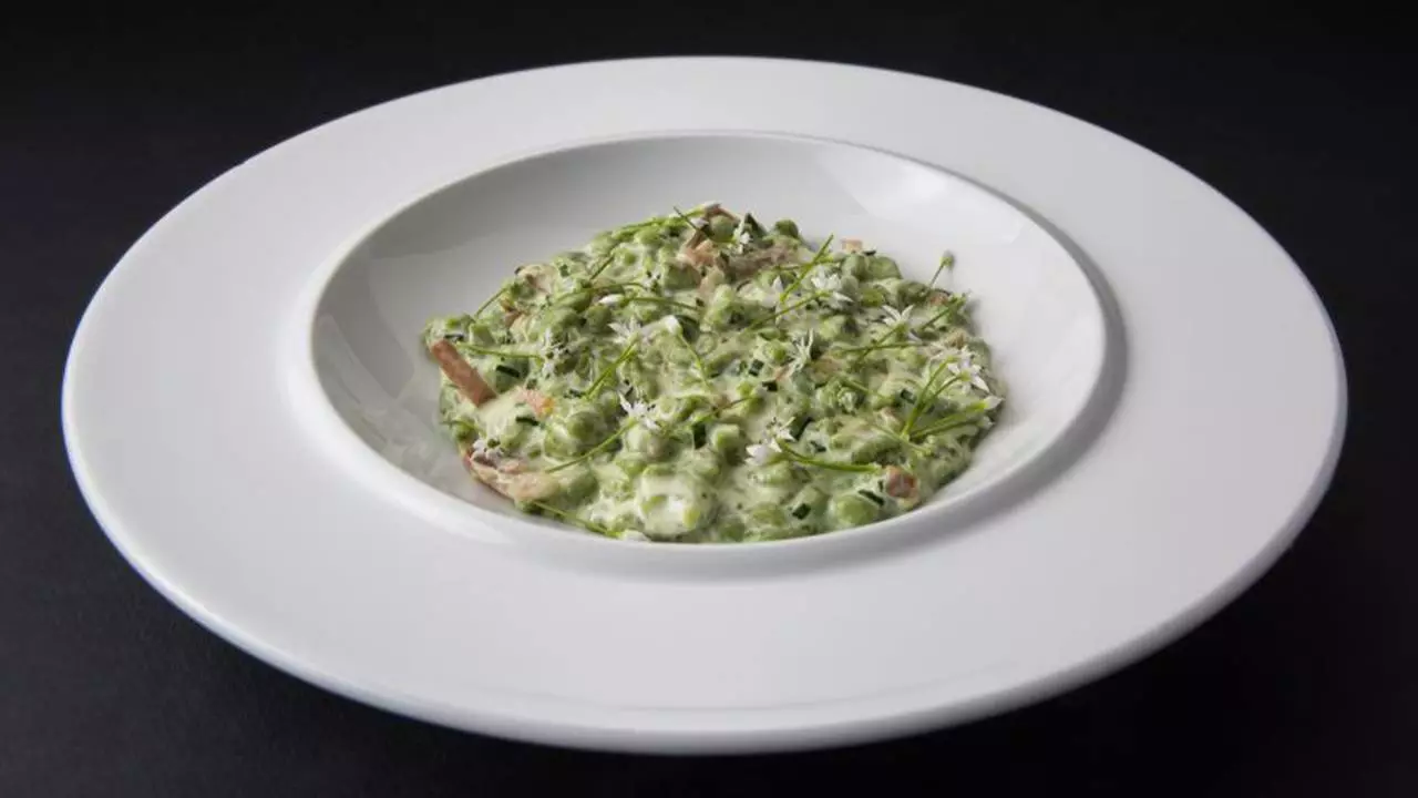 Spinach spatzle na may speck at cream, ang recipe para sa Tyrolean dumplings