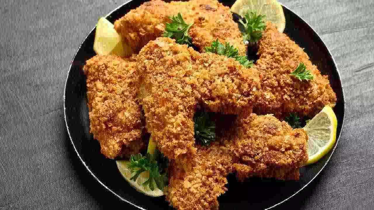 Paghahanda ng recipe ng American chicken na inatsara at tinapa