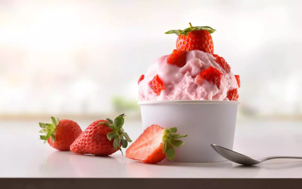 Strawberry Frozen Yogurt | A few minutes and it is ready