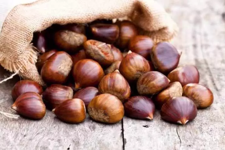 Braised ndi chestnuts, yophukira patebulo mu masitepe ochepa 34142_3