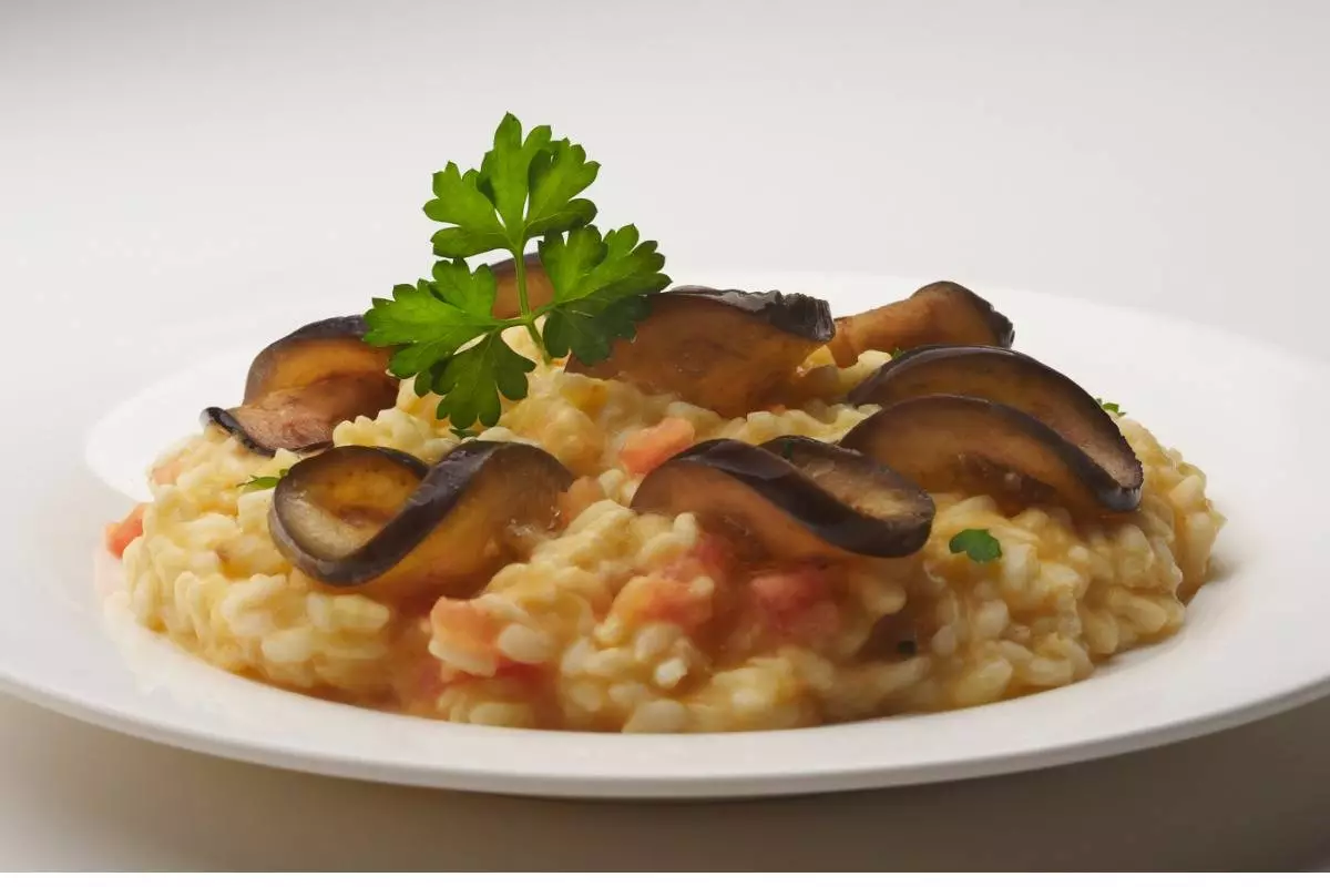 Risotto ከ Aubergine ክሬም እና ከሞርታዴላ ጋር በእውነቱ የ Sprint የምግብ አሰራር!